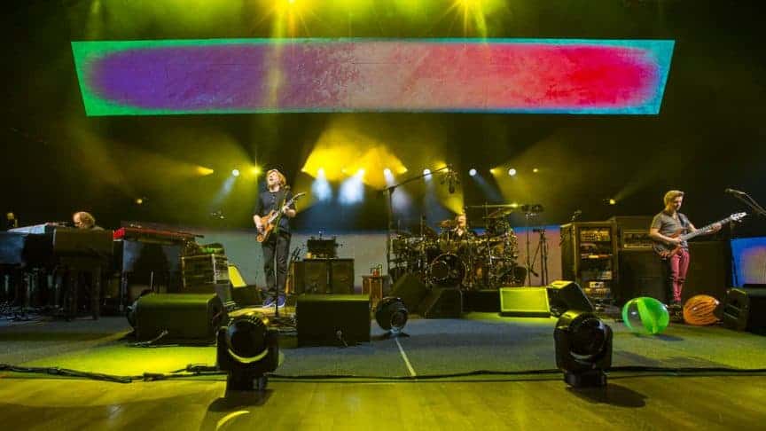 10 Tips for Phenomenal Concert Photography - Improve Photography